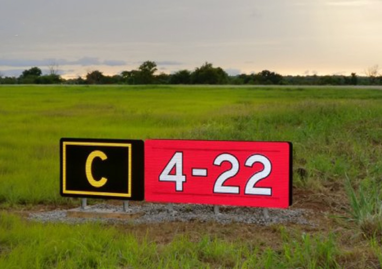 Airfield Signage Guide - PPL Quiz